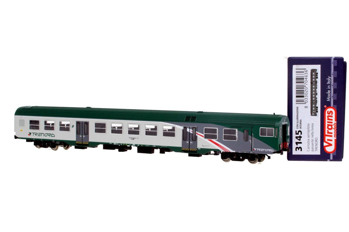 Vitrains 3145 MDVC livrea TRENORD carrozza semipilota passante 2 cl. ep ...