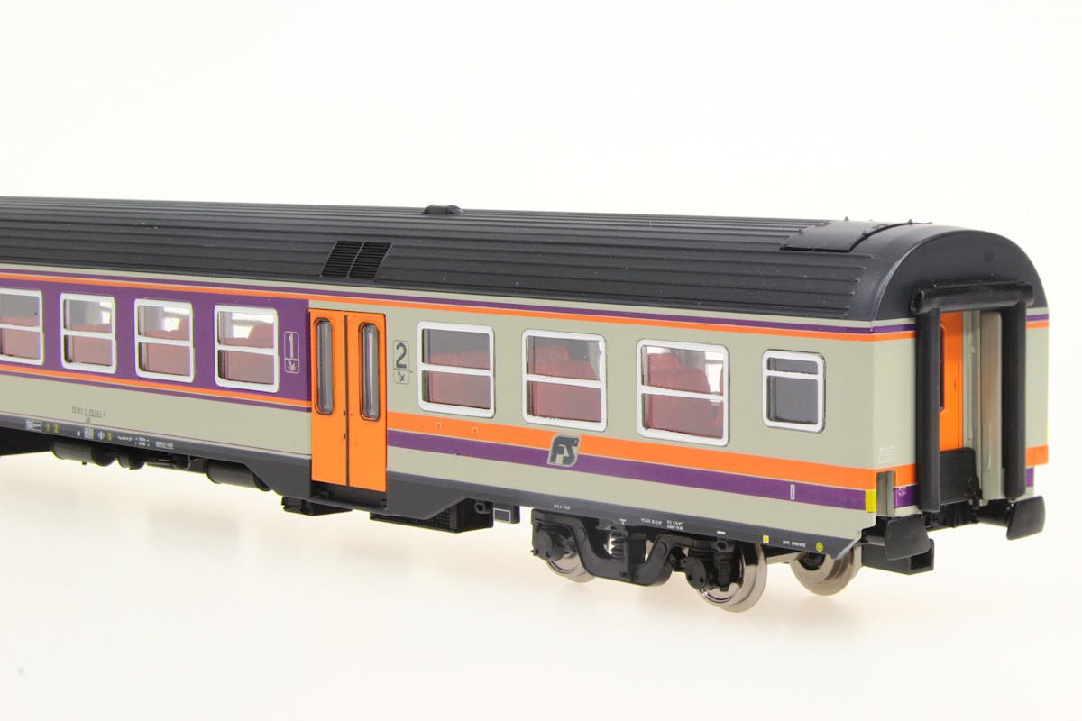 Vitrains 3150 Carrozza FS livrea MDVC mista di 1/2 cl con logo FS ...