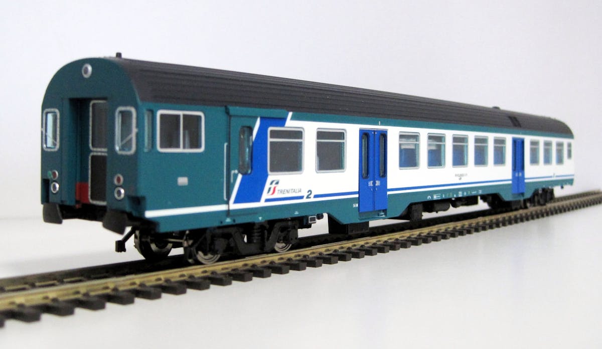 Vitrains 3195 Carrozza semipilota passante FS di 2 cl MDVC Livrea XMPR ...